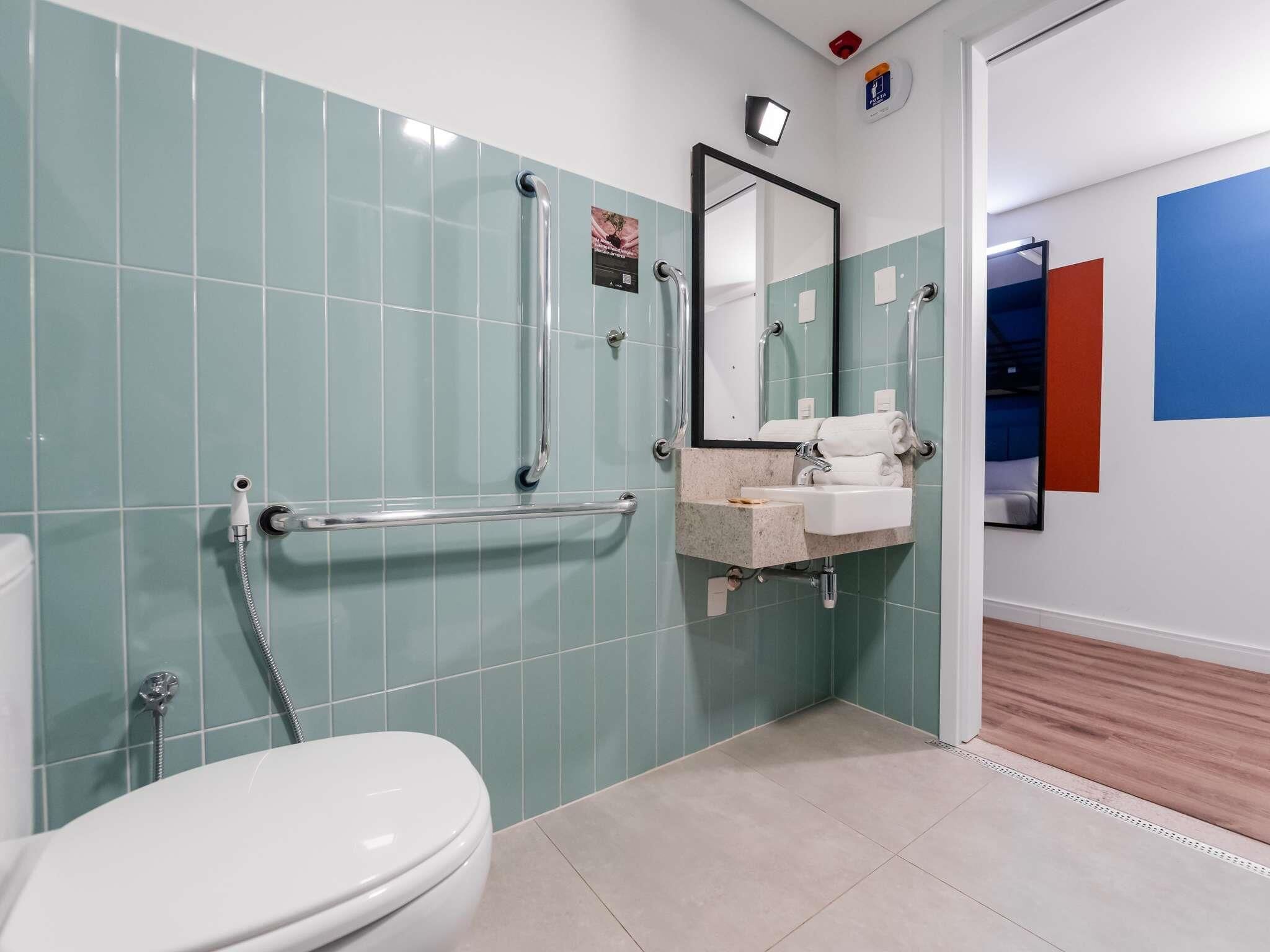 Apartamento Standard (Adapted) | Com decoração personalizada, com mobília individualizada, secretária 