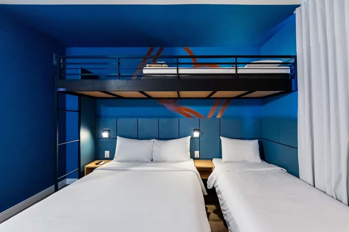 Apartamento Familiar, várias camas | Com decoração personalizada, com mobília individualizada, secretária