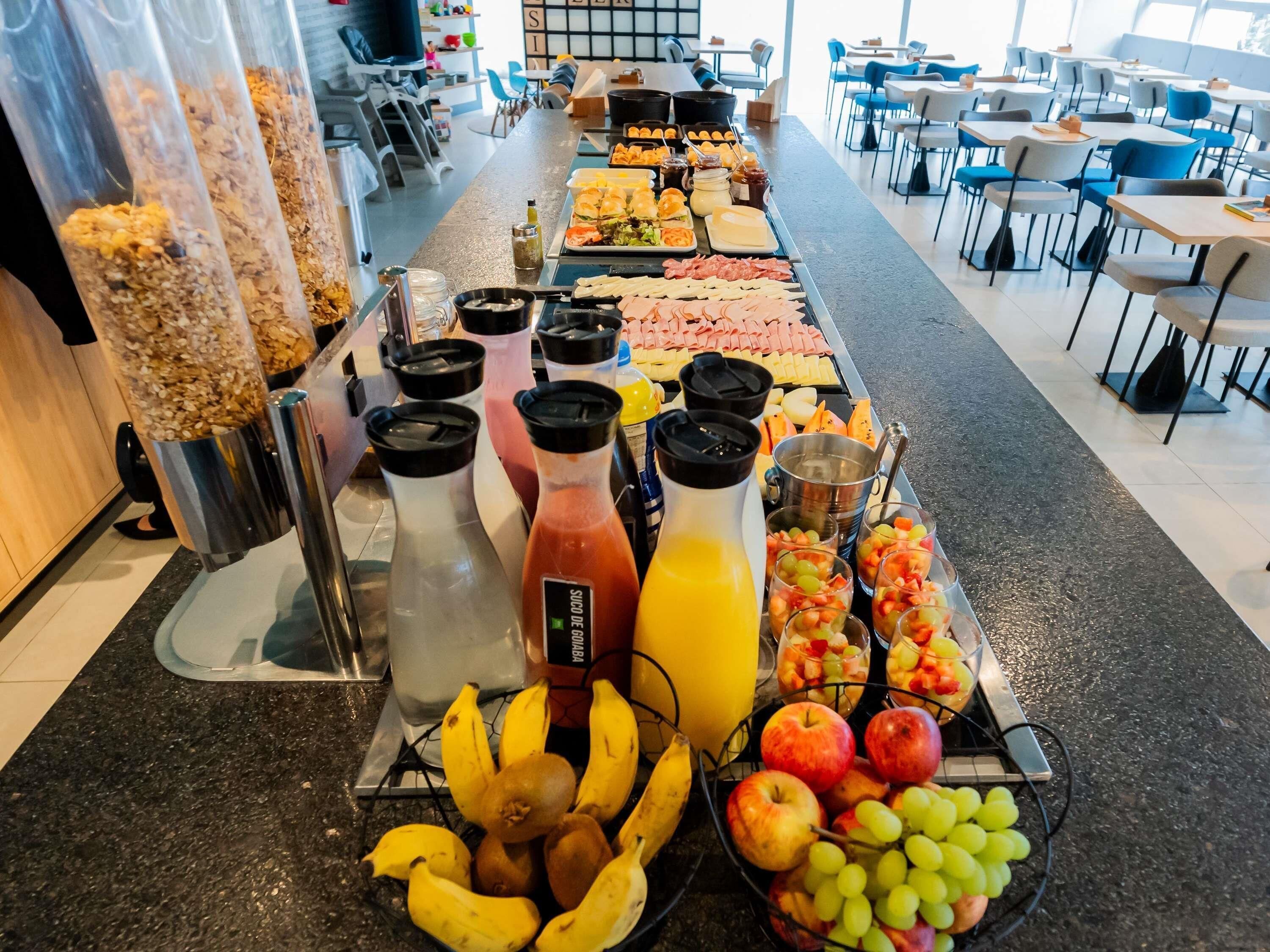 Café da manhã com buffet todos os dias mediante uma taxa