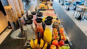 Café da manhã com buffet todos os dias mediante uma taxa