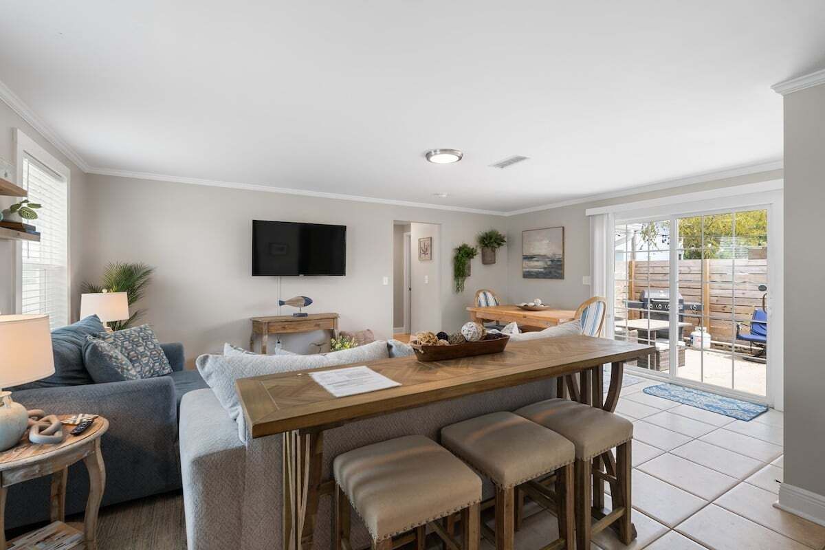 Beachy Bungalow - 13900 Millcole Ave -Small Dog Friendly, Free Golf Cart - Panama City Beach, FL