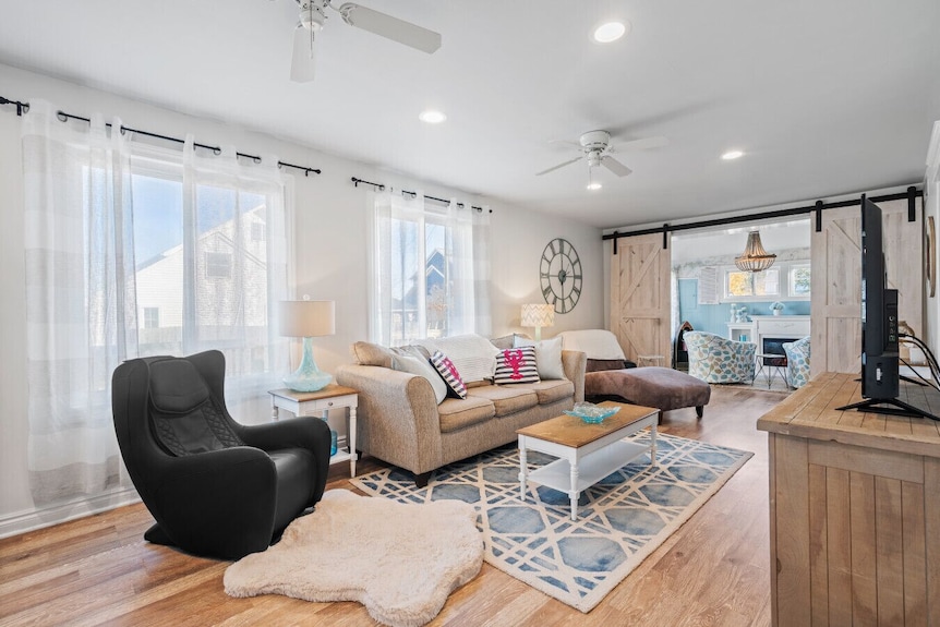 Lakeview Getaway: Lake Views & Hot Tub! - Michigan