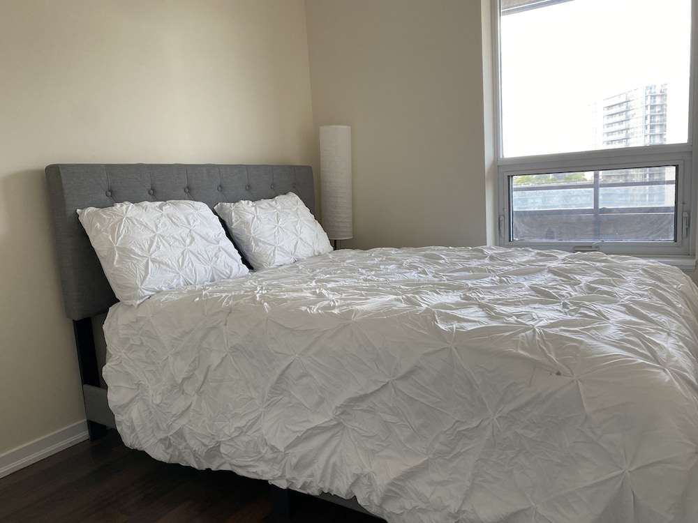 Beautiful Cozy 1-br Condo Unit + Balcony - Toronto