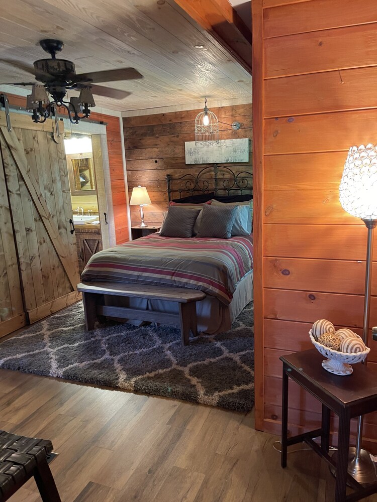 Cozy corner getaway in the mountains-Minutes away from Helen,GA/GA Mt ...