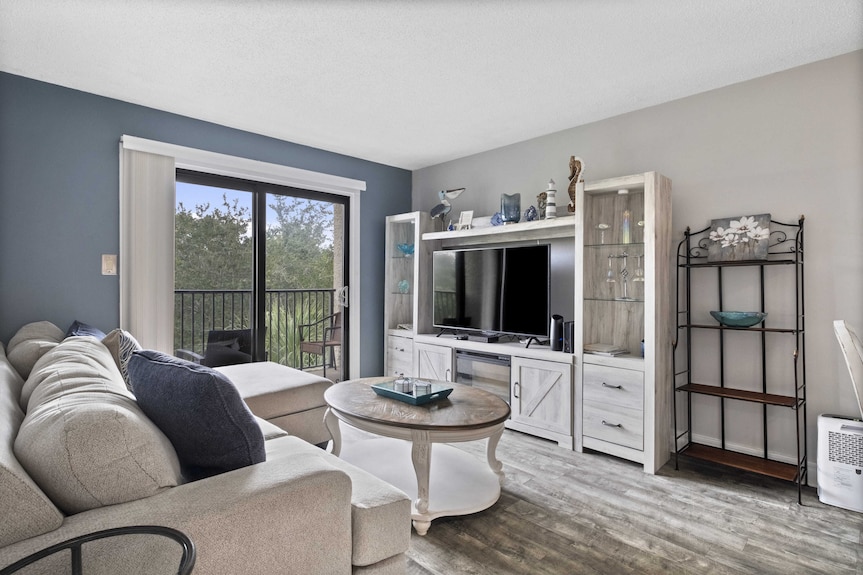 Updated Condo W/ Pool, Tennis, Walk To The Beach , Coligny And Celebration Park! - South Carolina