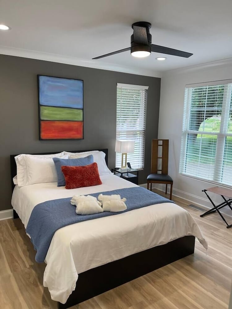 Fire Pit+corn Hole+bikes+kayaks+gym+golf Pass | Art Inspired Retreat - Lowell, NC