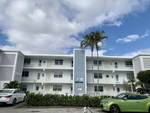 Bayview Regency Apartments By Lowkl - Fort Lauderdale, FL
