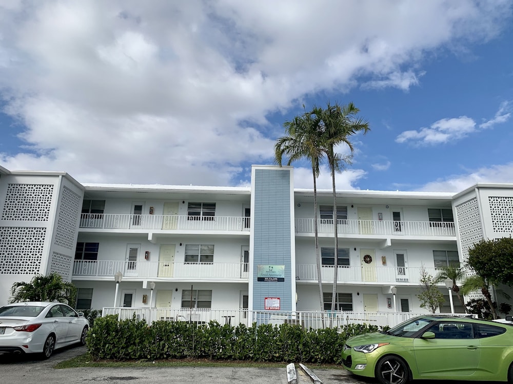 Bayview Regency Apartments By Lowkl - Fort Lauderdale