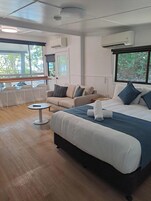 Cabana de Madeira Familiar (Family Beach Studio 1) | Roupa de cama fornecida 