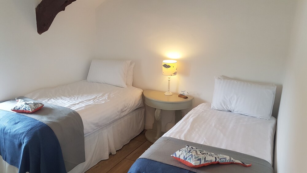 Cosy Charming Traditional Cottage Near The Beach - Tal-y-bont