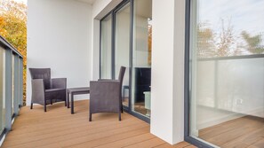 Apartamento (73 with sea view) | Casa de banho | Um polibã, toalhas fornecidas 