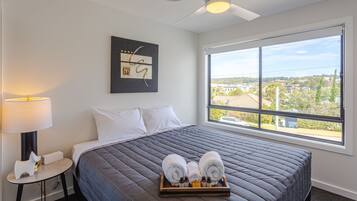 Roupa de alta qualidade, Wi-fi grátis, roupa de cama fornecida