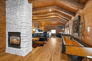 Suíte estúdio superluxo, 1 cama King, para não fumantes, banheira de hidromassagem | Camas com colchões pillow-top, individualmente decorados