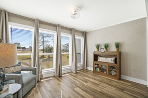 Apartamento | Sala de estar | Smart TV de 55 de polegadas com canais digitais, televisor, Netflix 