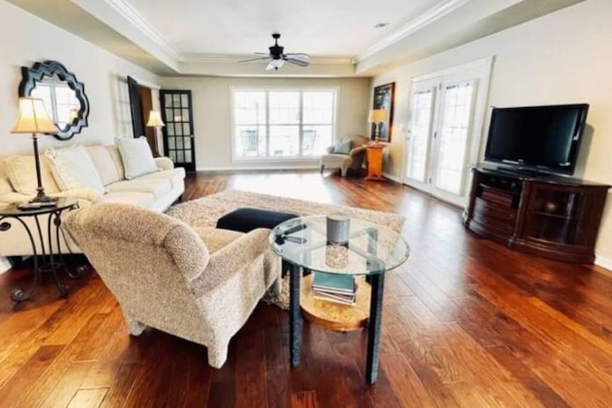 Enjoy 3 King Beds With Ensuite Baths, 8 Total Beds - Fayetteville, AR