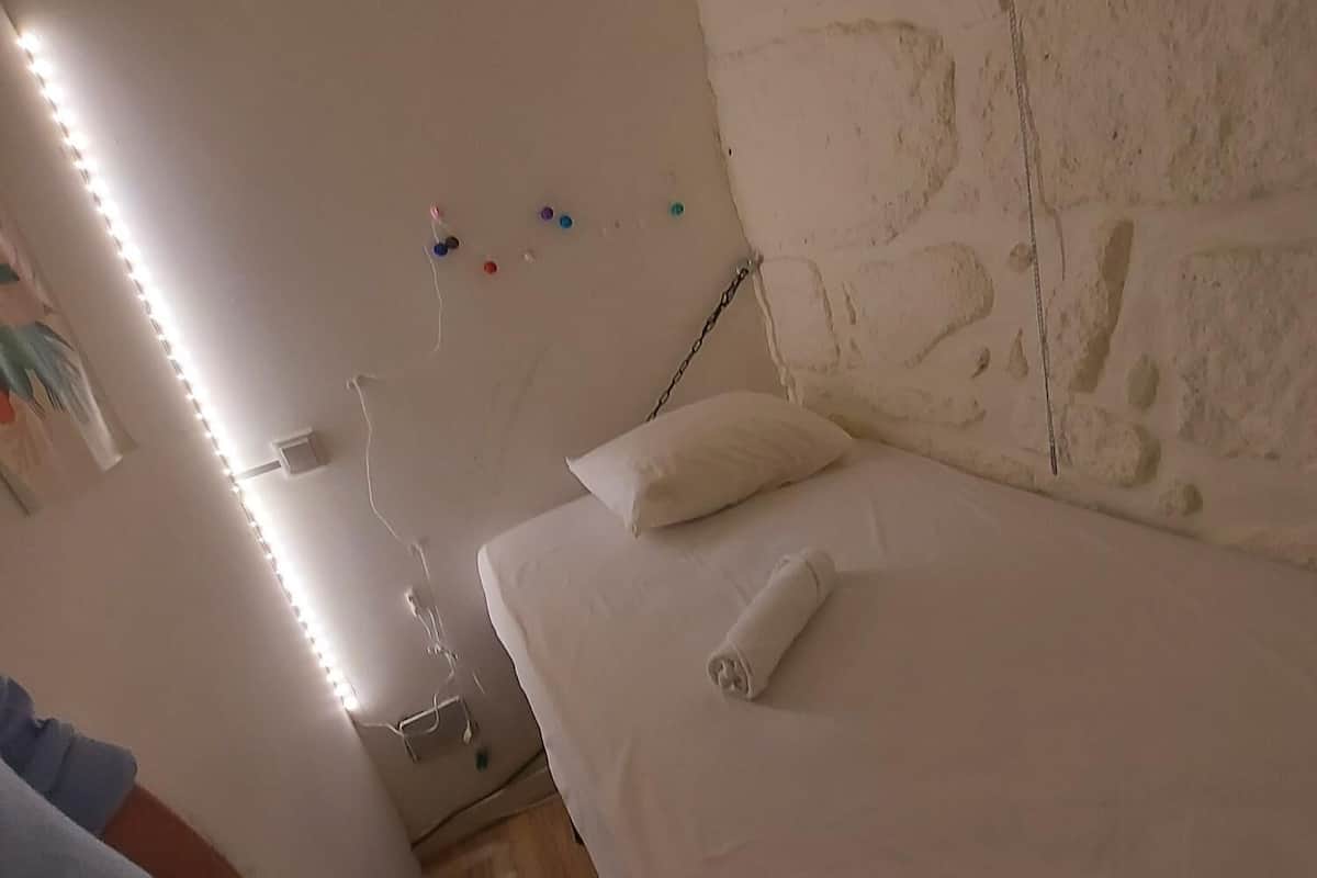 Quarto Básico | Com decoração personalizada, ferro/tábua de engomar, Wi-fi grátis