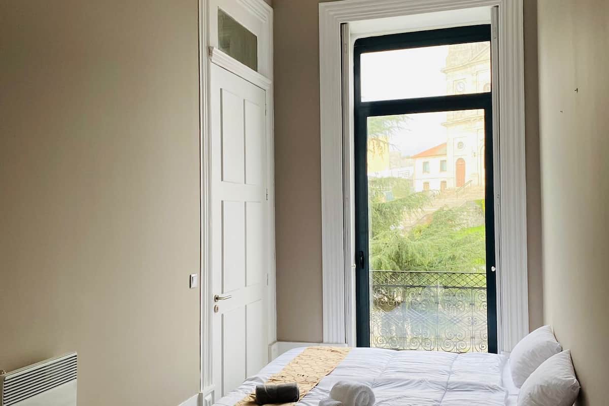 Quarto Triplo | Com decoração personalizada, ferro/tábua de engomar, Wi-fi grátis