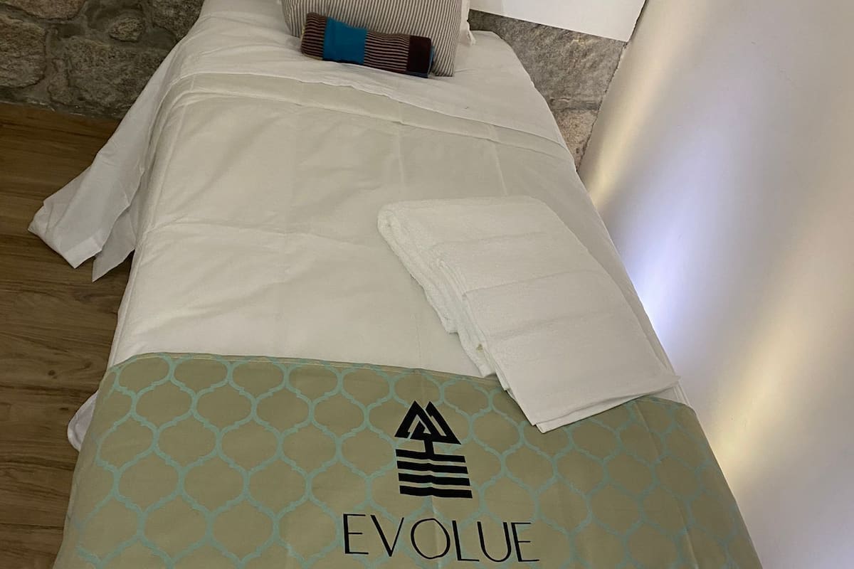 Quarto Económico | Com decoração personalizada, ferro/tábua de engomar, Wi-fi grátis
