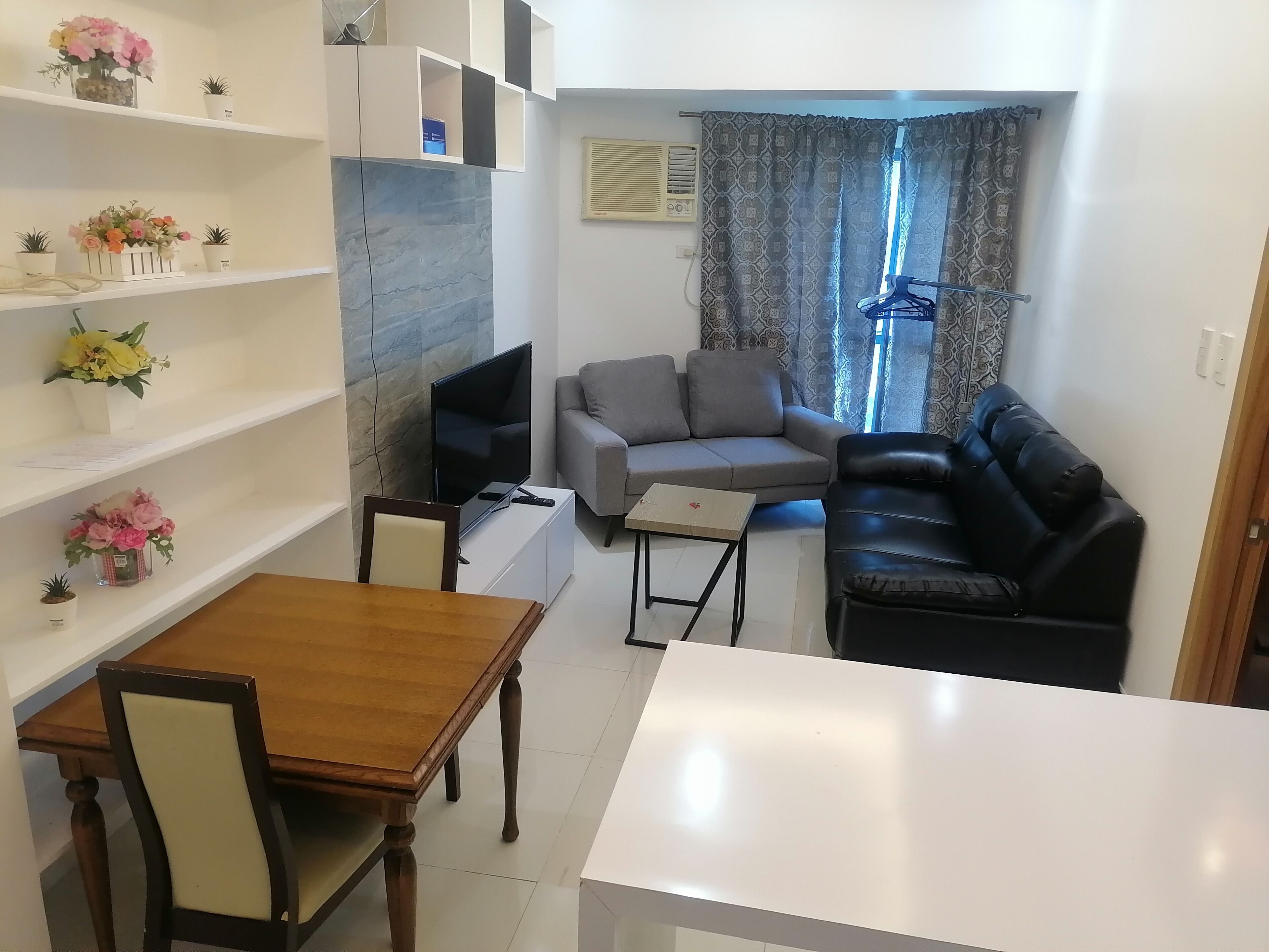 Roxas Blvd Ermita Studio US Embassy Mla in Manila: Find Hotel Reviews ...