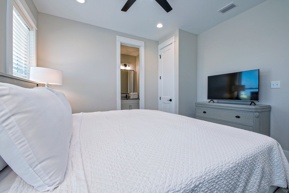 Summer Better Your 7 bedroom Beachfront Escape PRIVATE POOL by Prickett ...