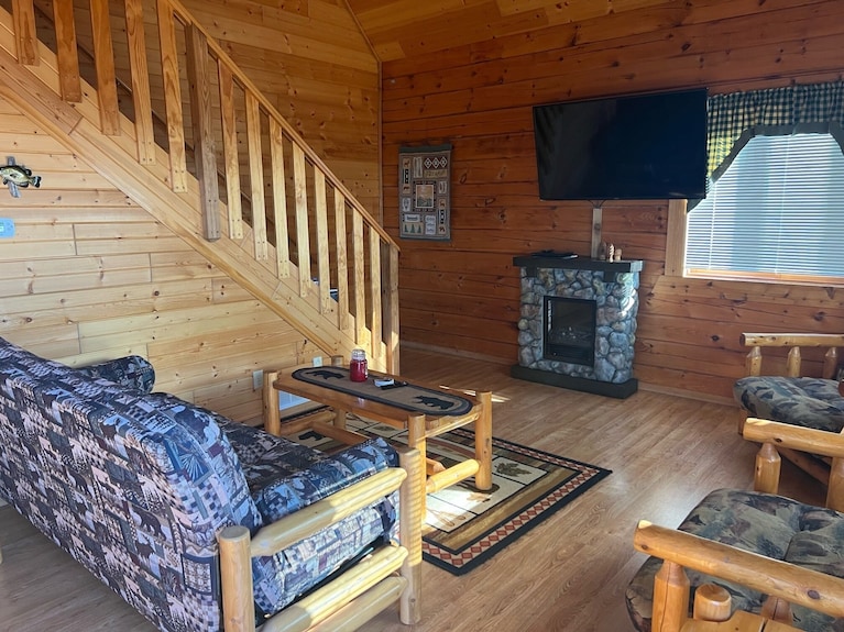 Cozy 3 Bed 2 Bath Cabin Located Next To Three Bears Resort In Warrens Wisconsin - Wisconsin