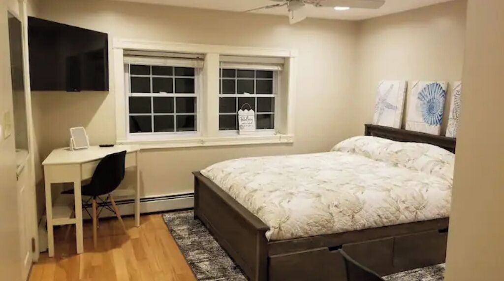 1620 Bayview- 1/2 Mile To Bid, 1 Mi.  Dtown, Ocean Views Private Yard - Massachusetts