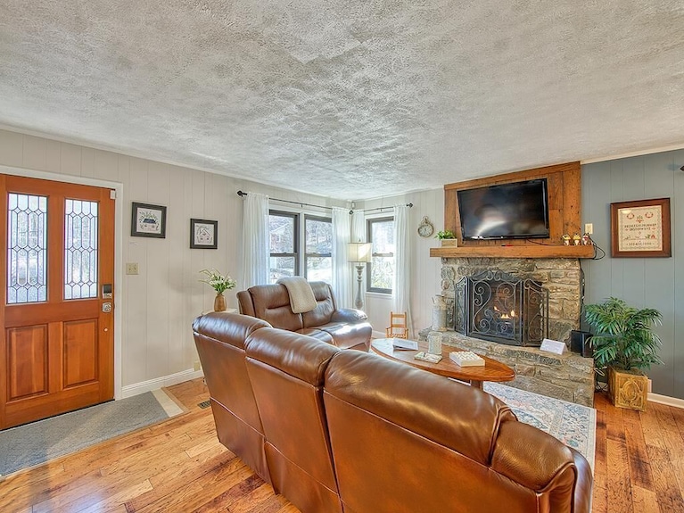 High-speed Wifi, Pool Table, Private Hot Tub, Fire Pit, Game Room, 2 Kitchens! - Maggie Valley