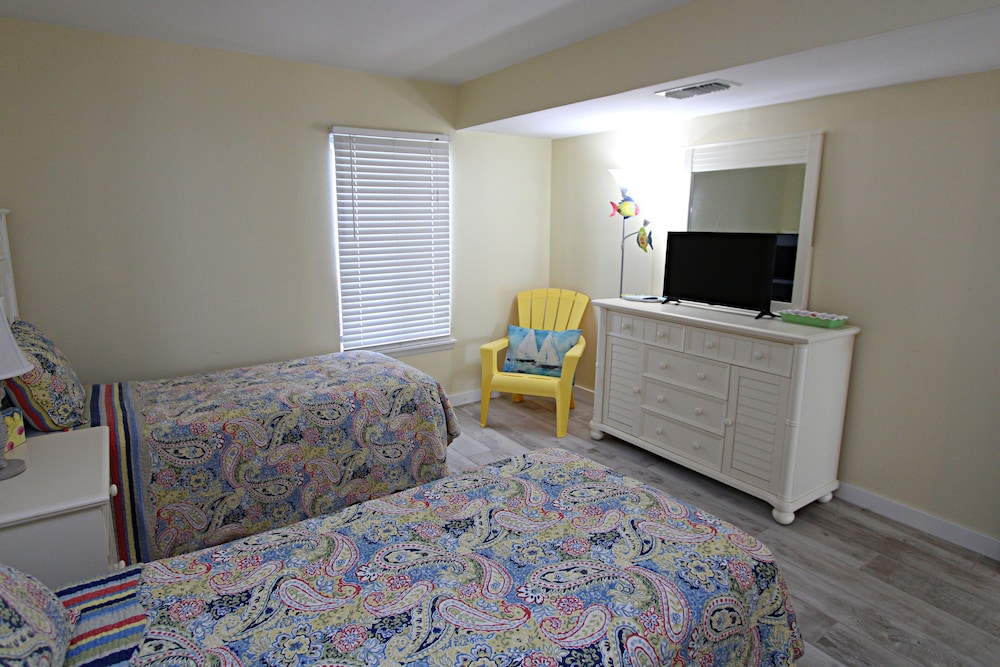 The fish are biting!!🎣🌞 There is something for everyone! - Orange Beach ...