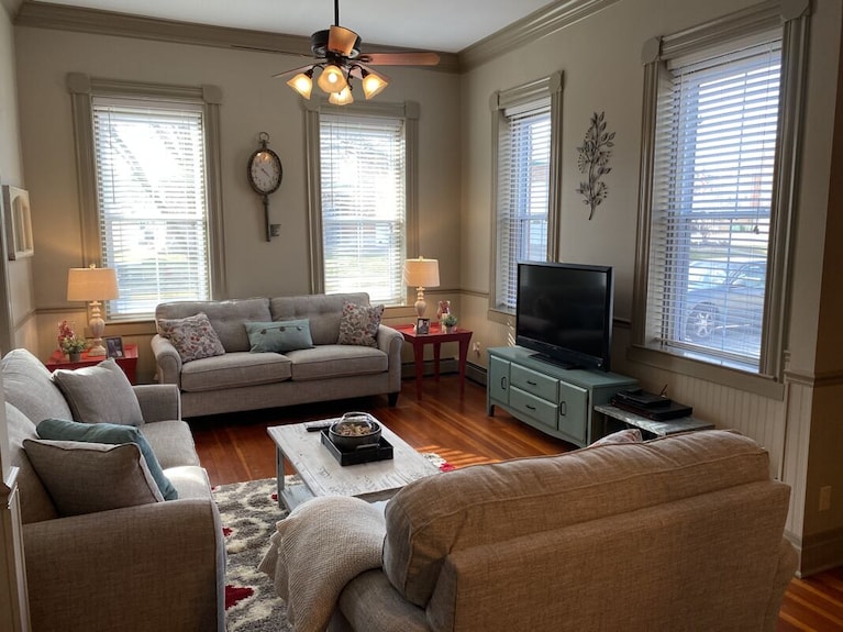 Historic District Inn 4 Bed\/ 3 Bath In The Heart Of Downtown Hermann! - Hermann