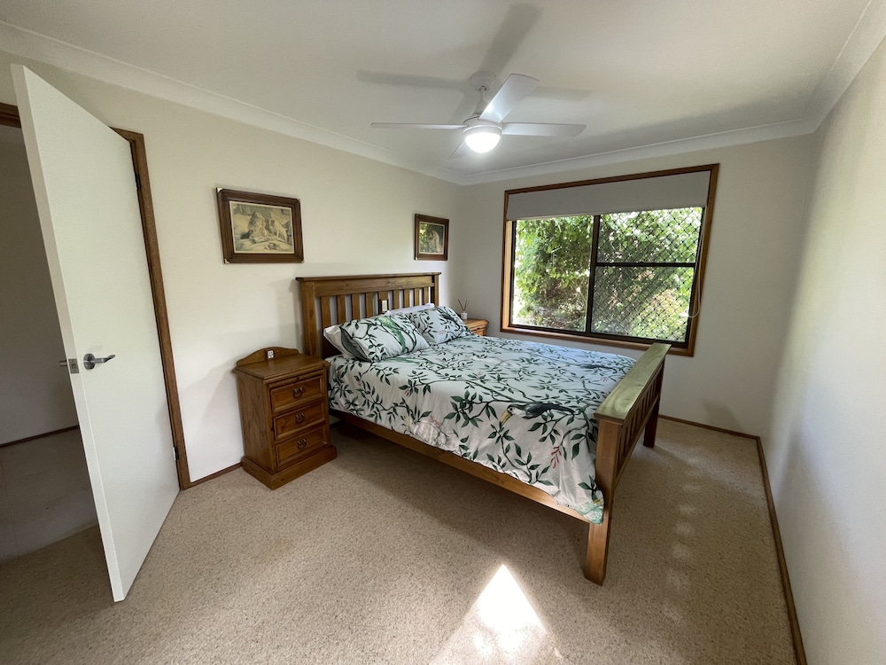 Private Pet-friendly Garden Paradise, A 3 Minute Walk To Wimbie Beach - Malua Bay