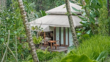 Tenda Deluxe | Minibar, cofre no quarto, secretária, Wi-fi grátis