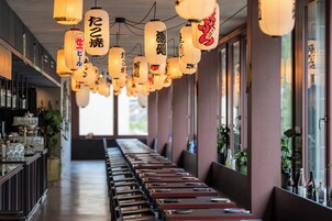 Café da manhã, almoço e jantar; culinária japonesa 