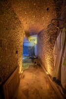 Suite Royal, piscina privativa | Lençóis italianos Frette, roupa de alta qualidade, minibar 