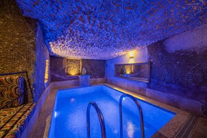 Suite Royal, piscina privativa | Lençóis italianos Frette, roupa de alta qualidade, minibar 