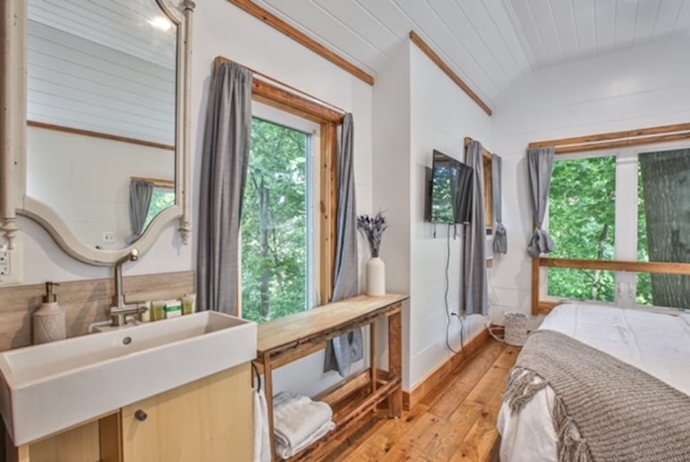 Romantic Treehouse Stay in the Sky - Loudoun County | Vrbo
