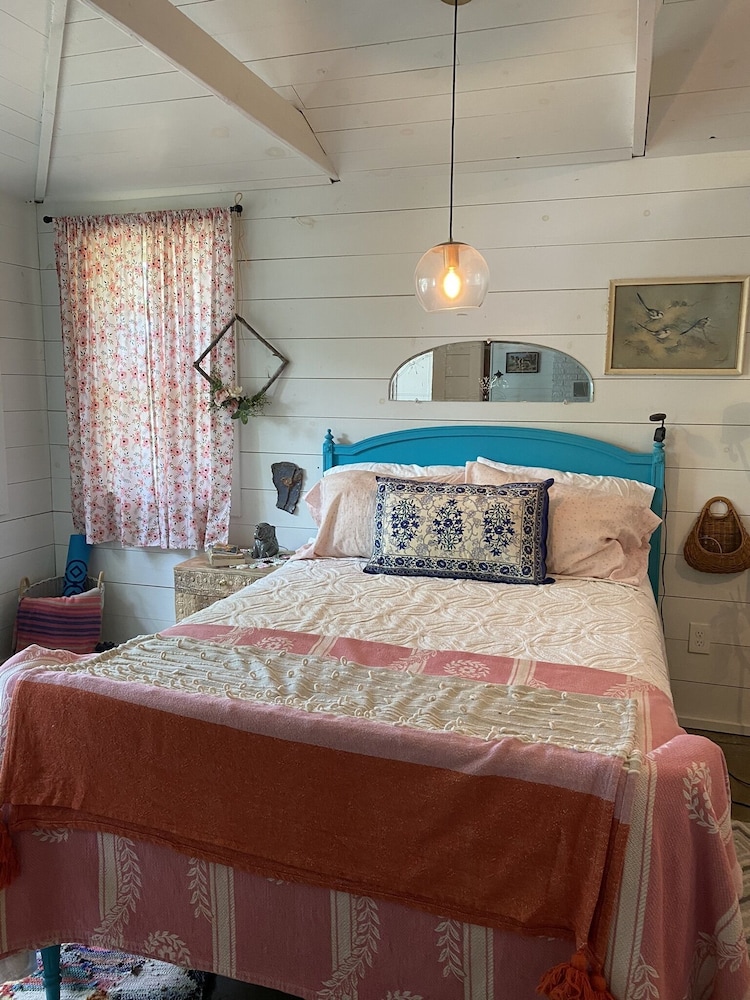 Charming up north cottage on all sports Peach Lake! - Ogemaw County | Vrbo