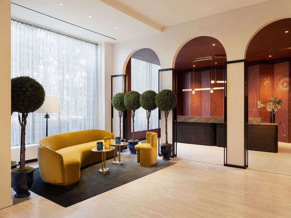 Short Car Ride Away from Flatiron Building! 2 Spacious Units, Pets are ...