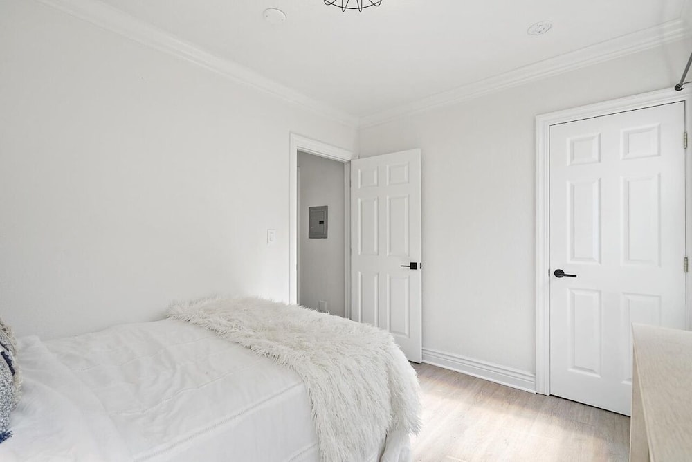 Private One Bedroom Top Unit Walking Distance To Downtown - Belmont, CA