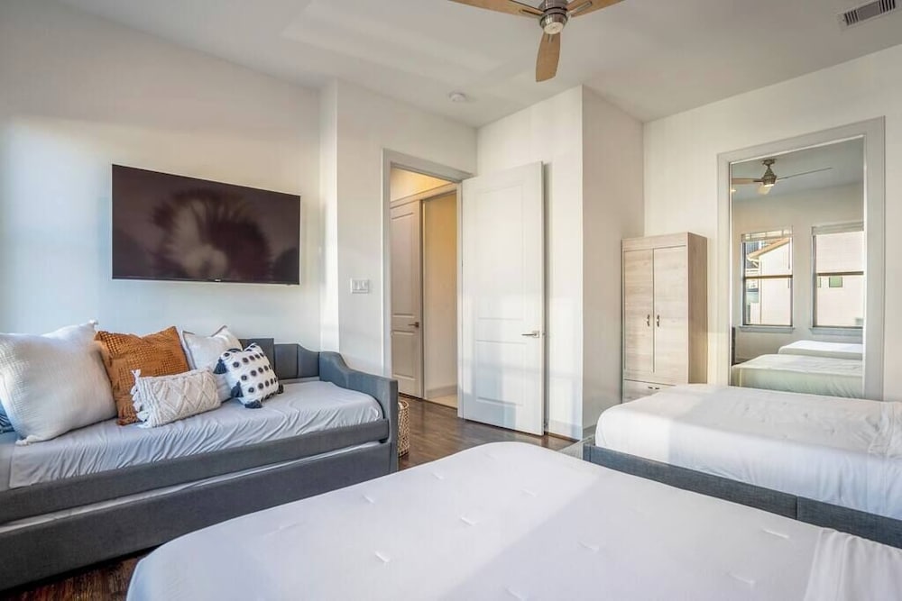 Urban Jungle Retreat In The Htx Skyline - Houston, TX