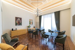 Pequeno-almoço preparado no momento diário incluído 