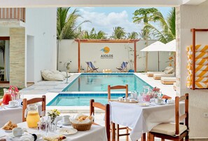 Café da manhã com buffet grátis todos os dias