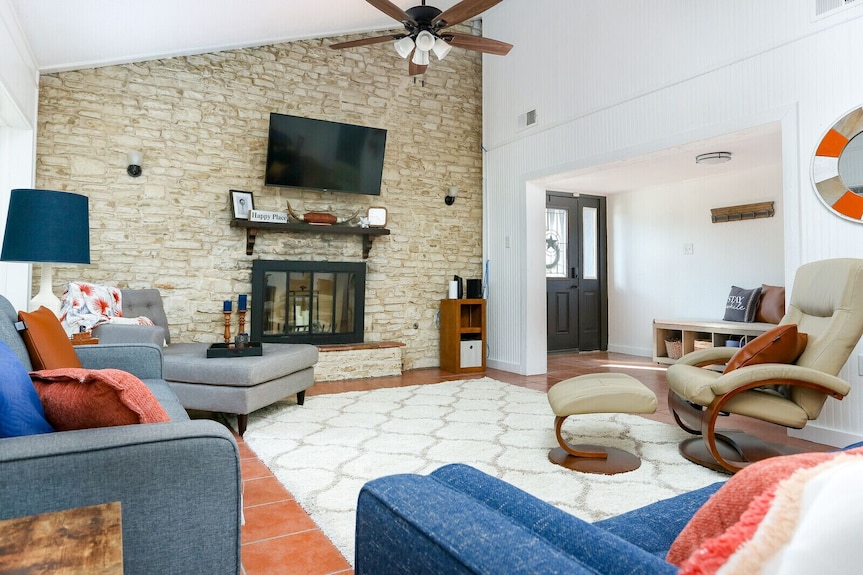 Gorgeous Hill Country View @ Luxury Multi-family Estate - San Antonio, TX