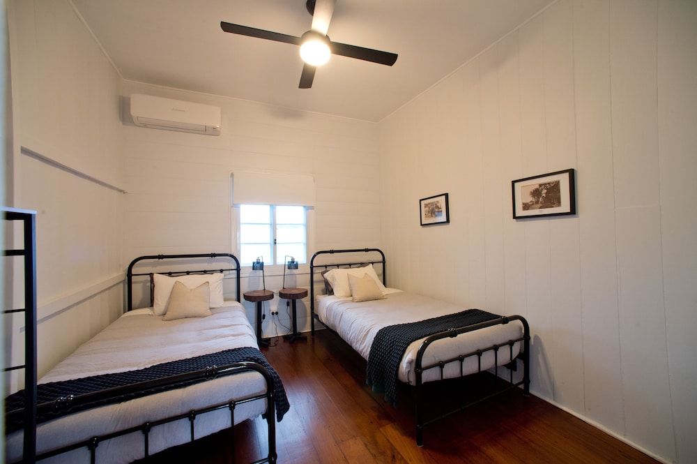 Recently Renovated Cottage, Enjoy A Bath With A View - Rathdowney