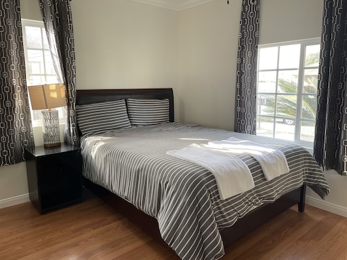 Newly Decorated Room, Automatic Big Iron Door, Smart Lock Safety And Convenience - El Monte