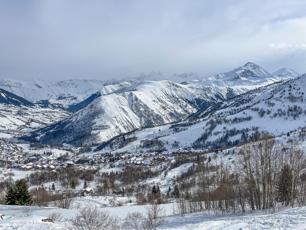 Spacious apt 10 ppl, mountains view balcony - Saint-Sorlin-d'Arves | Vrbo
