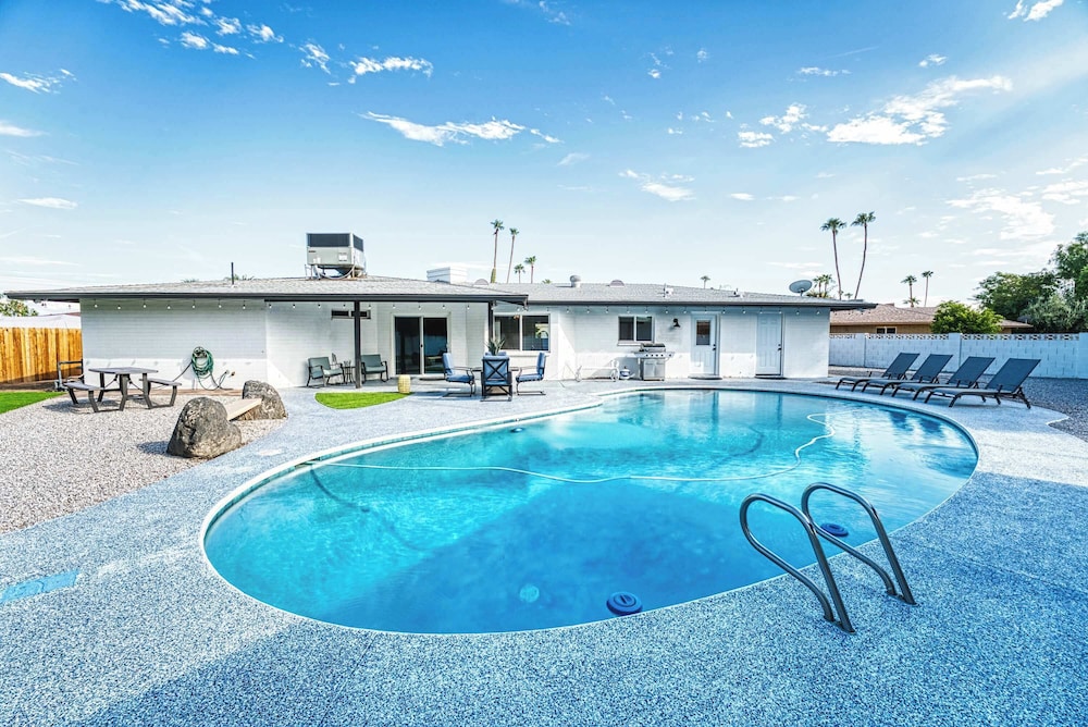 3br Sleeps 8 Pool Putting Green Bqq Large Island! - Scottsdale, AZ