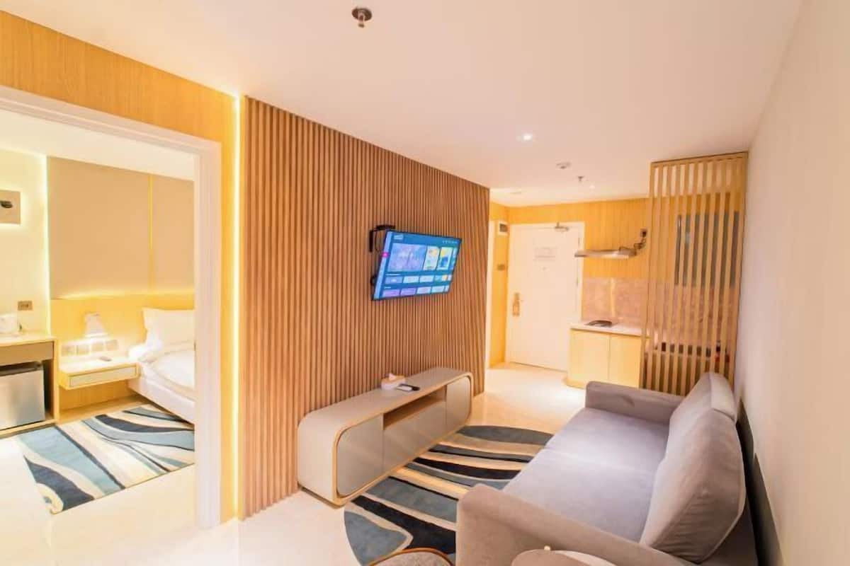 Roupas de cama premium, frigobar (abastecido com alguns itens grátis)
