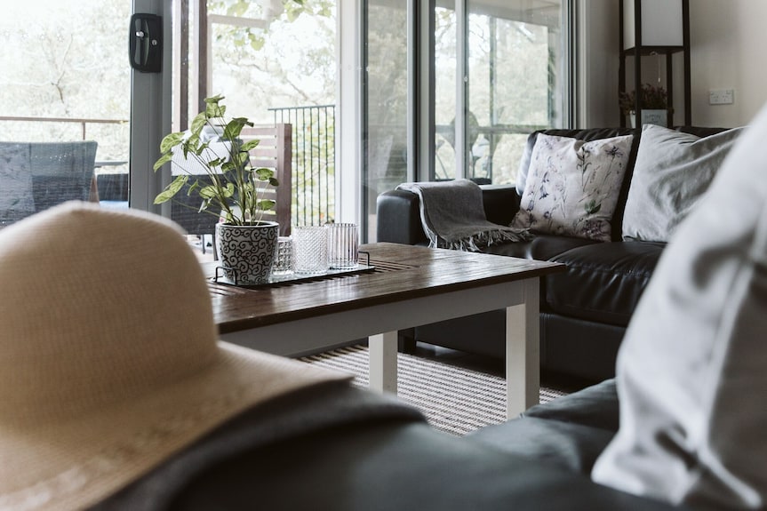 Kookaburra - Private One Bedroom Cottage With Lake View - Queensland