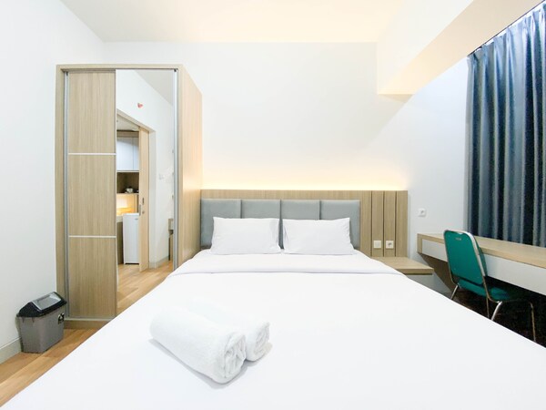 Comfort And Cozy Stay 1br At The Alton Apartment - Semarang