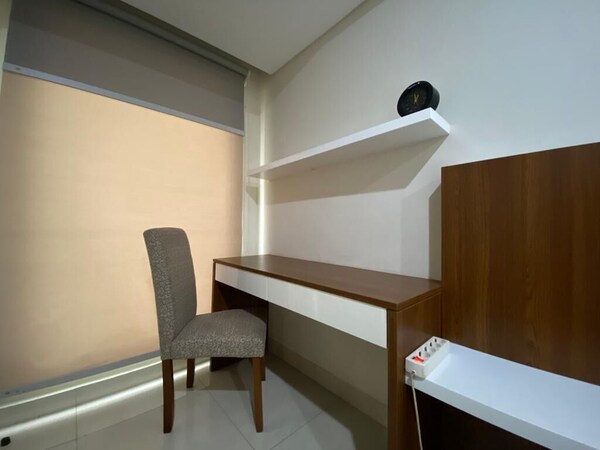 New And Homey Studio Apartment At Warhol (W/r) Residence - Semarang